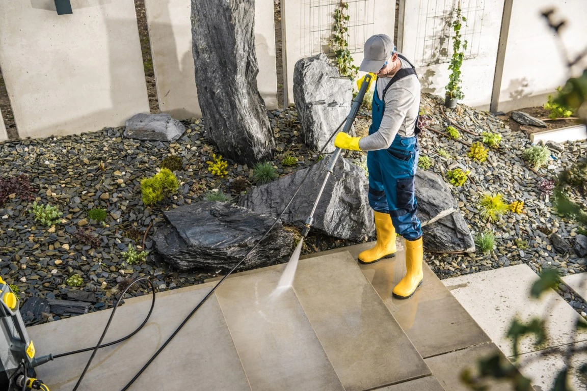The 7 Risks Of DIY Power Washing | Westchester Power Washing